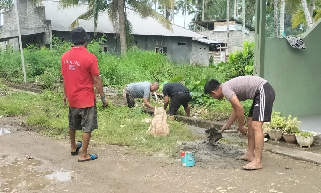 Bripka Hasrullah Ajak Warga Desa Gotalamo Morotai Kerja Bakti Bersihkan ... Bripka Hasrullah Ajak Warga Desa Gotalamo Morotai Kerja Bakti Bersihkan ...